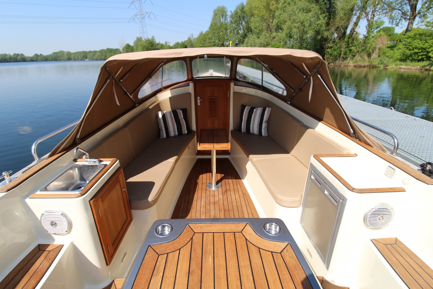 interboat-750-motorboot-te-koop-white-whale-yachtbrokers
