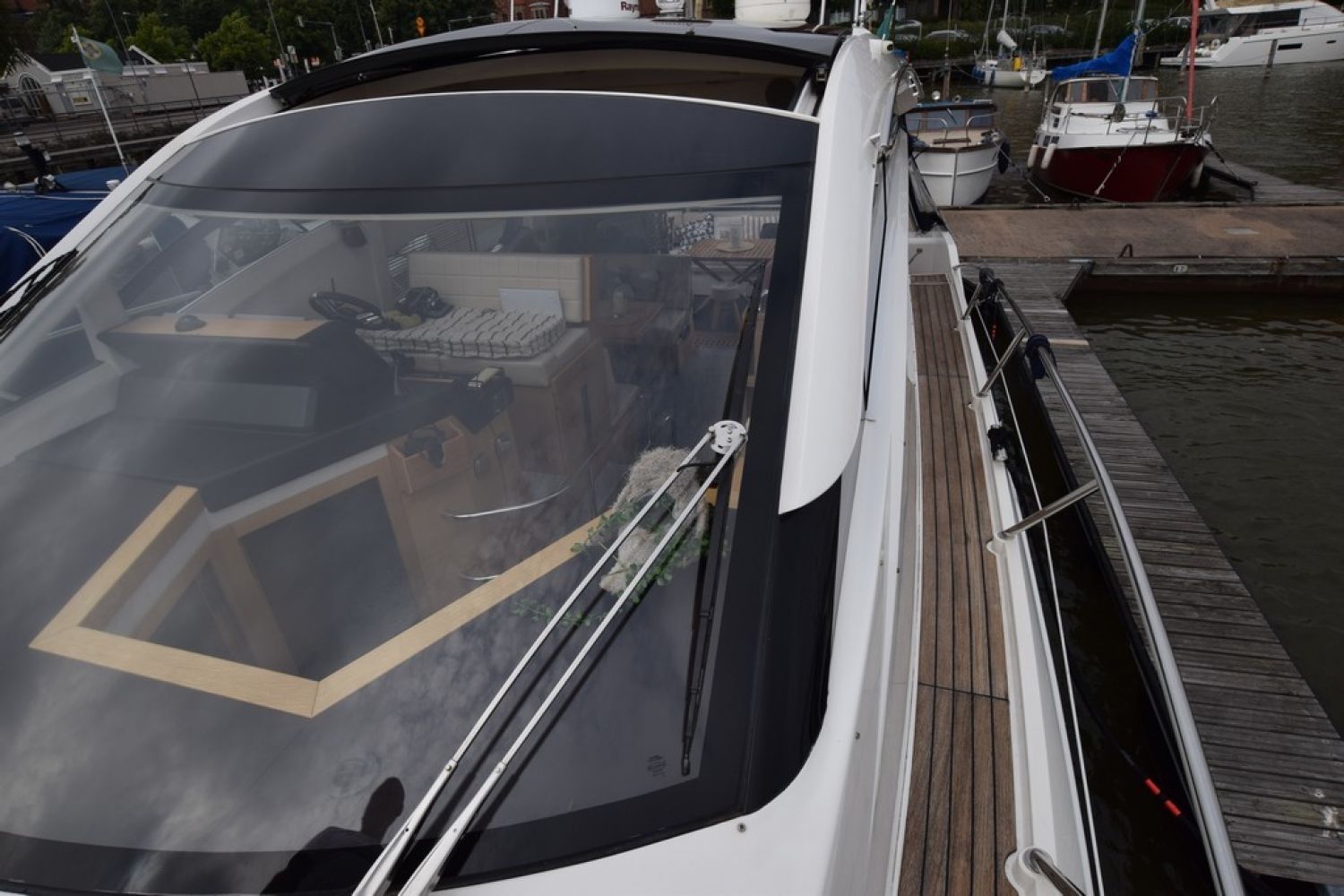 Galeon 430 HTC motorboot | White Whale Yachtbrokers