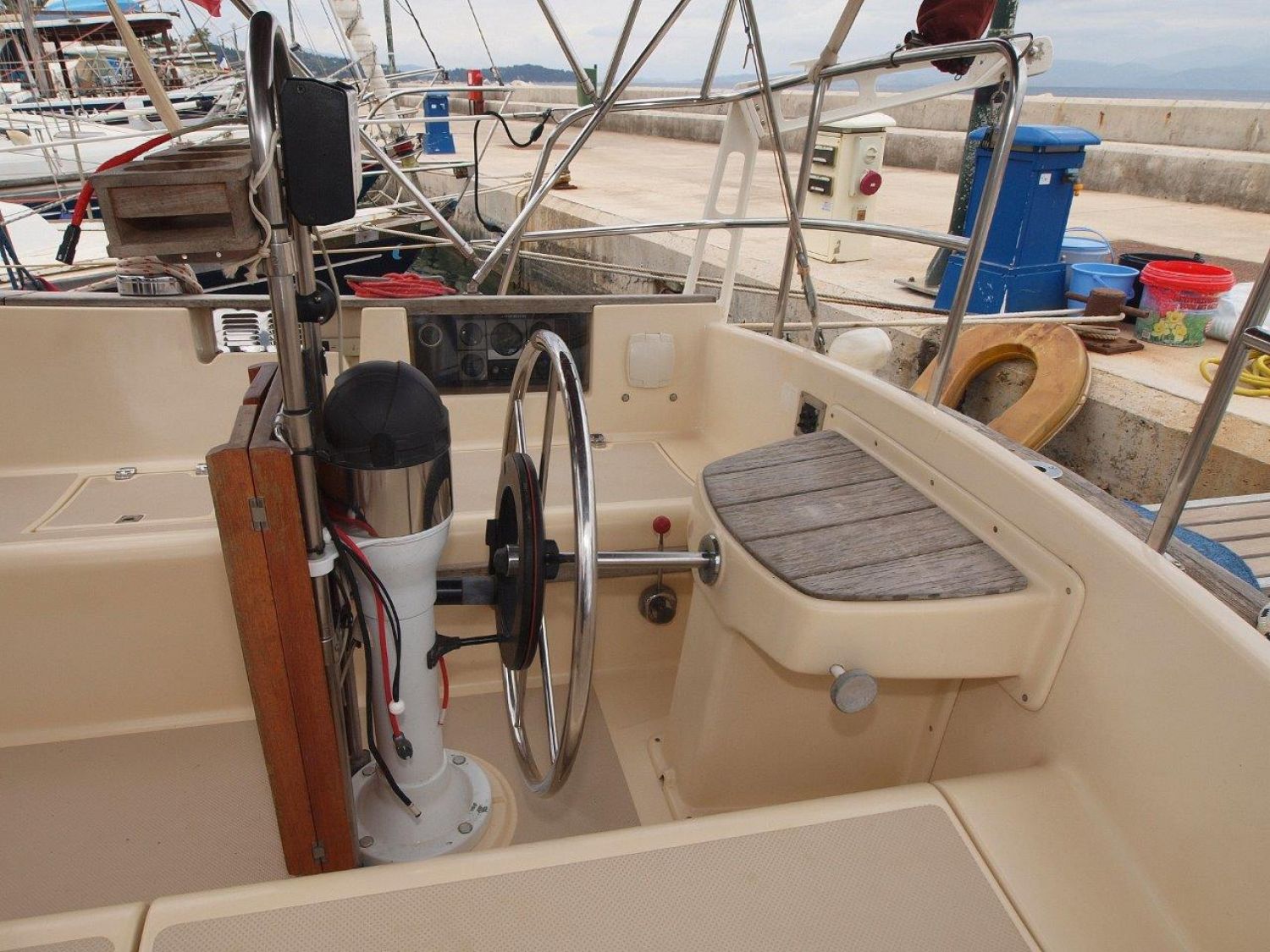 Island Packet 29 Cruising Sailor zeilboot | White Whale Yachtbrokers