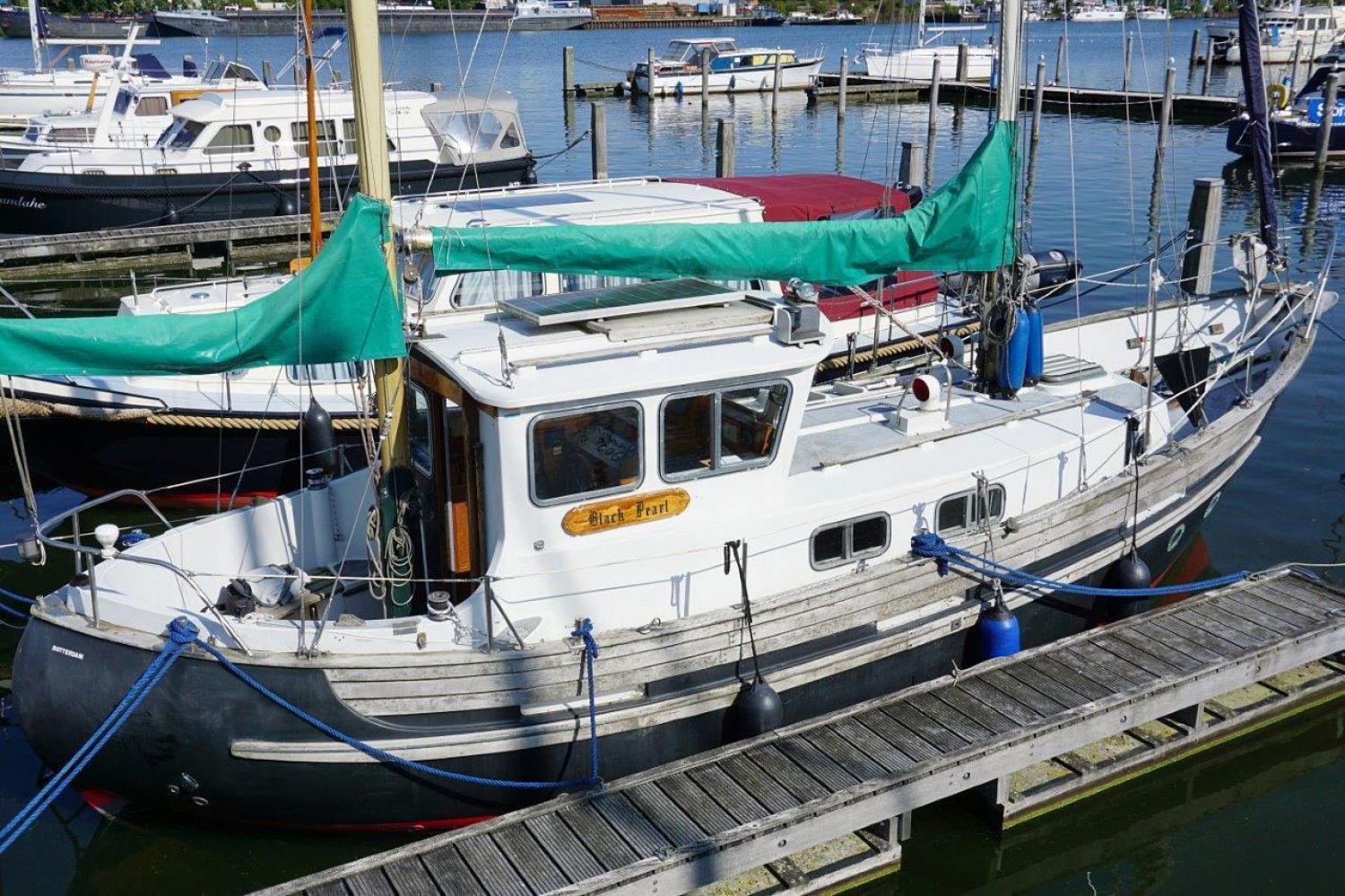Fisher 30 Sold | White Whale Yachtbrokers
