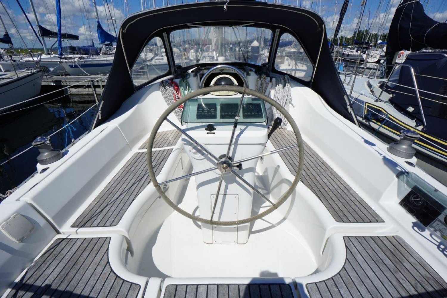 Beneteau Oceanis 331 Clipper sailboat for sale | White Whale Yachtbrokers