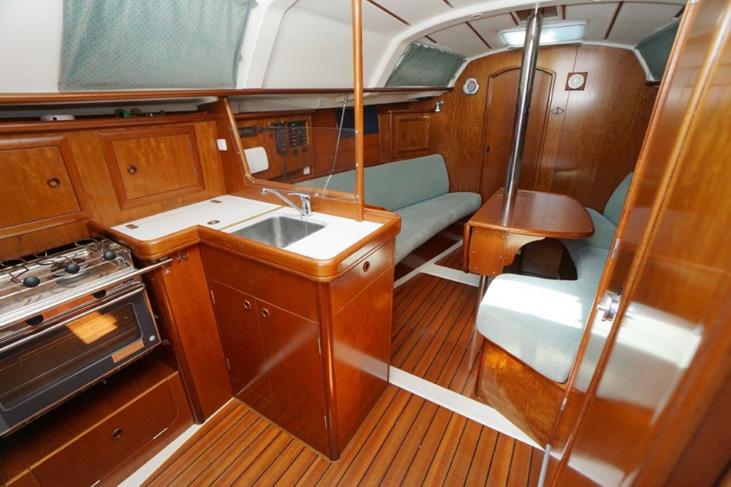 Beneteau Oceanis 331 Clipper Segelboot zu verkaufen | White Whale ...