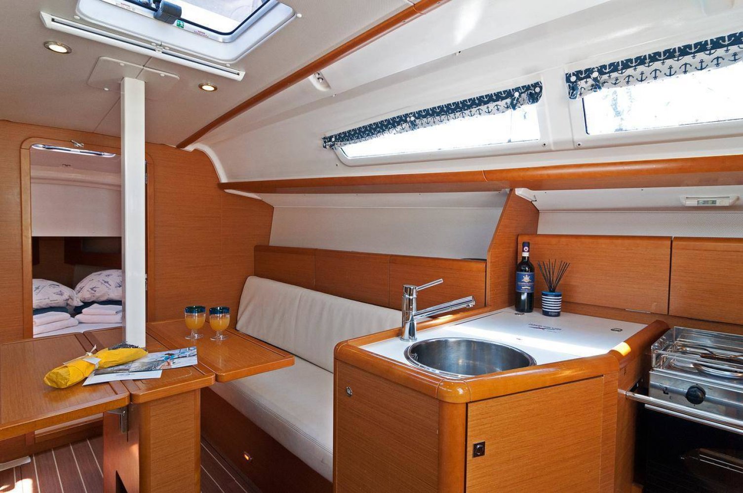 Jeanneau Sun Odyssey 33i sailboat for sale | White Whale Yachtbrokers