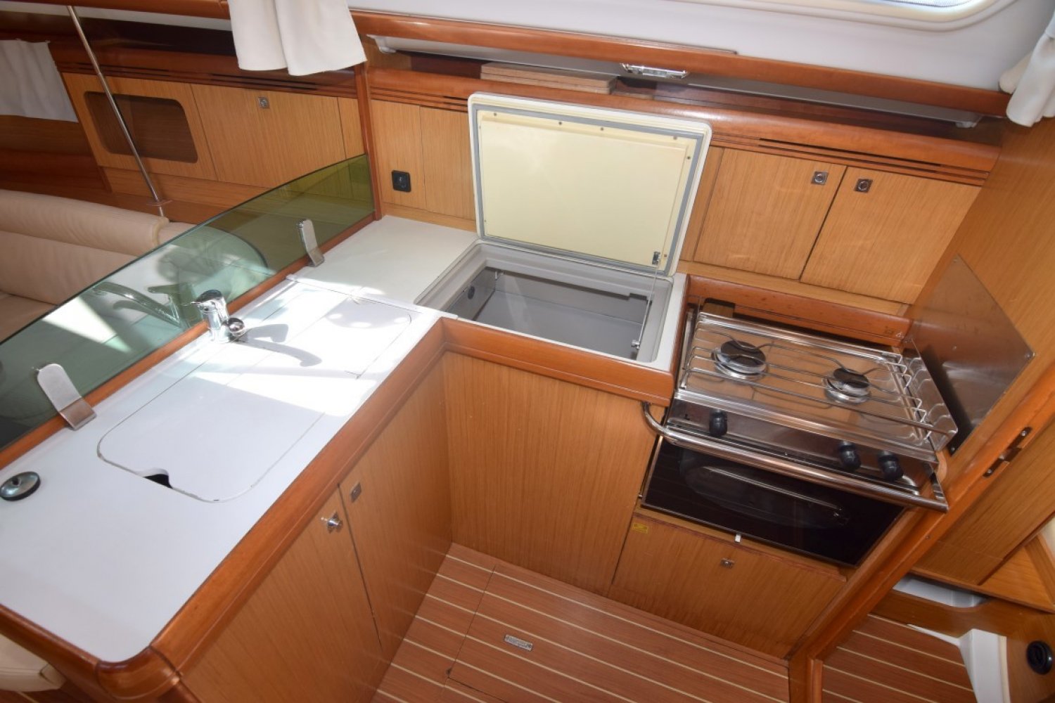 Jeanneau Sun Odyssey 36i sailboat for sale | White Whale Yachtbrokers