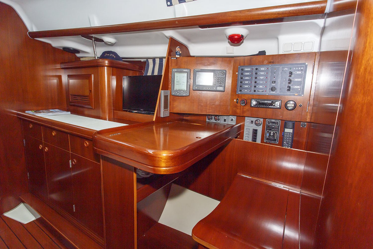 Beneteau Oceanis 393 sailboat for sale | White Whale Yachtbrokers