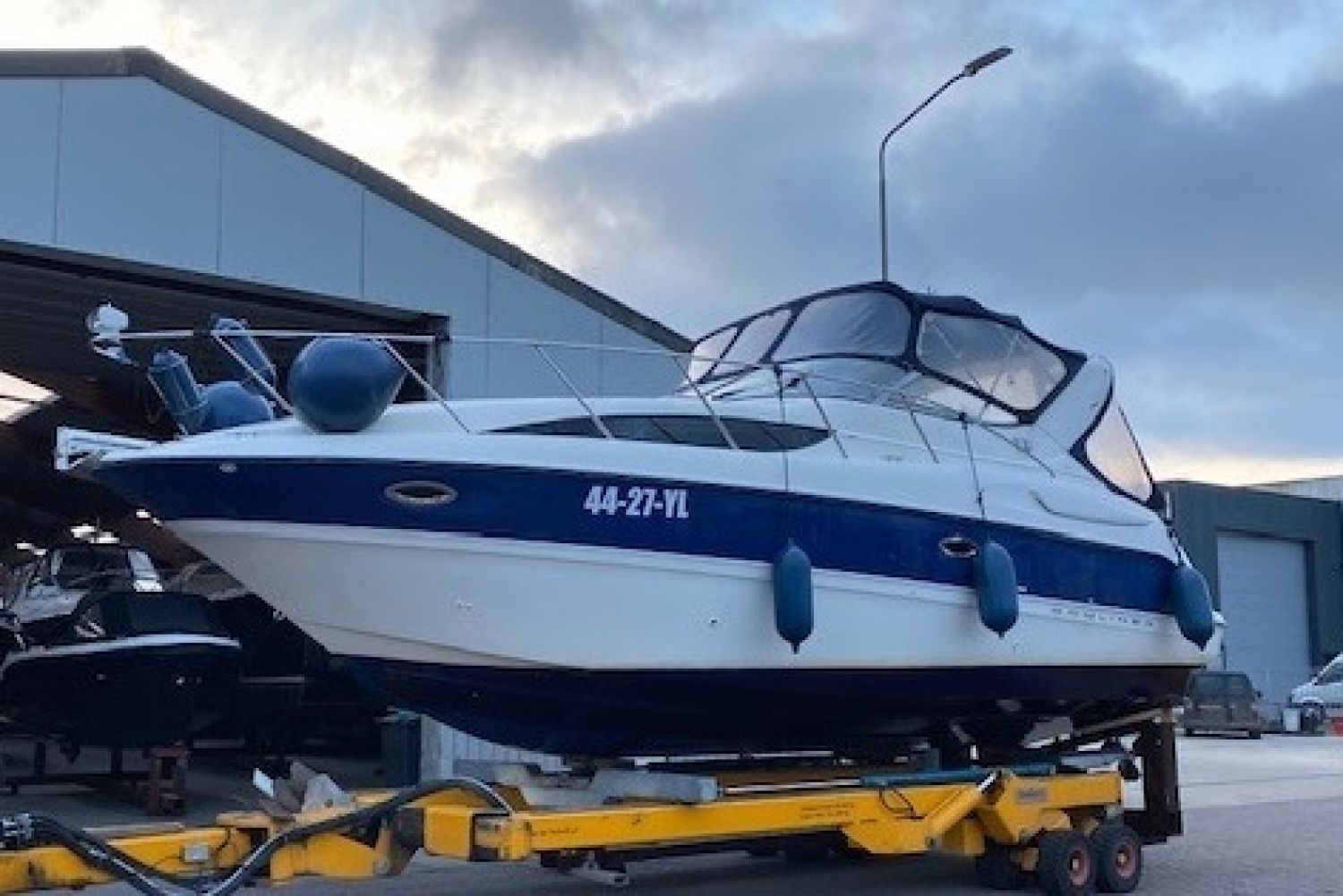 Bayliner 305 motorboat for sale | White Whale Yachtbrokers