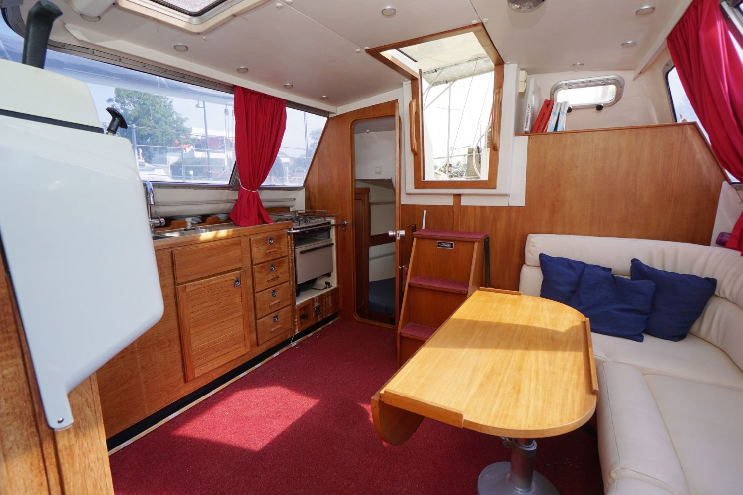 Westerly Riviera 35 Decksalon zeilboot | White Whale Yachtbrokers