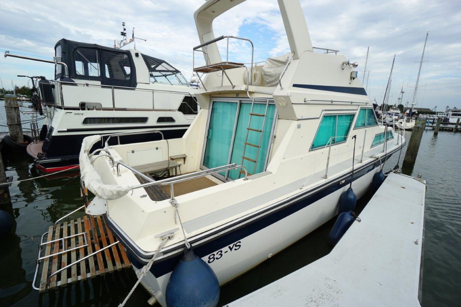 Fairline 32 SEDAN FLY motorboat for sale | White Whale Yachtbrokers