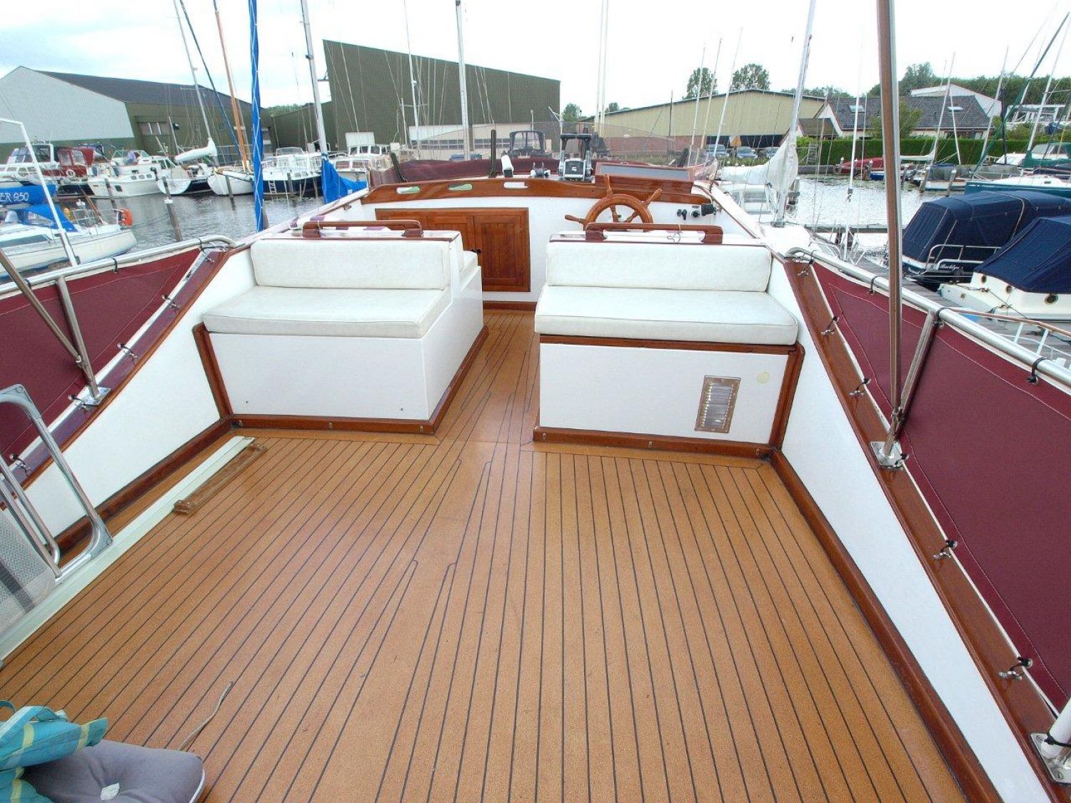 CHB 34 Trawler motorboot | White Whale Yachtbrokers