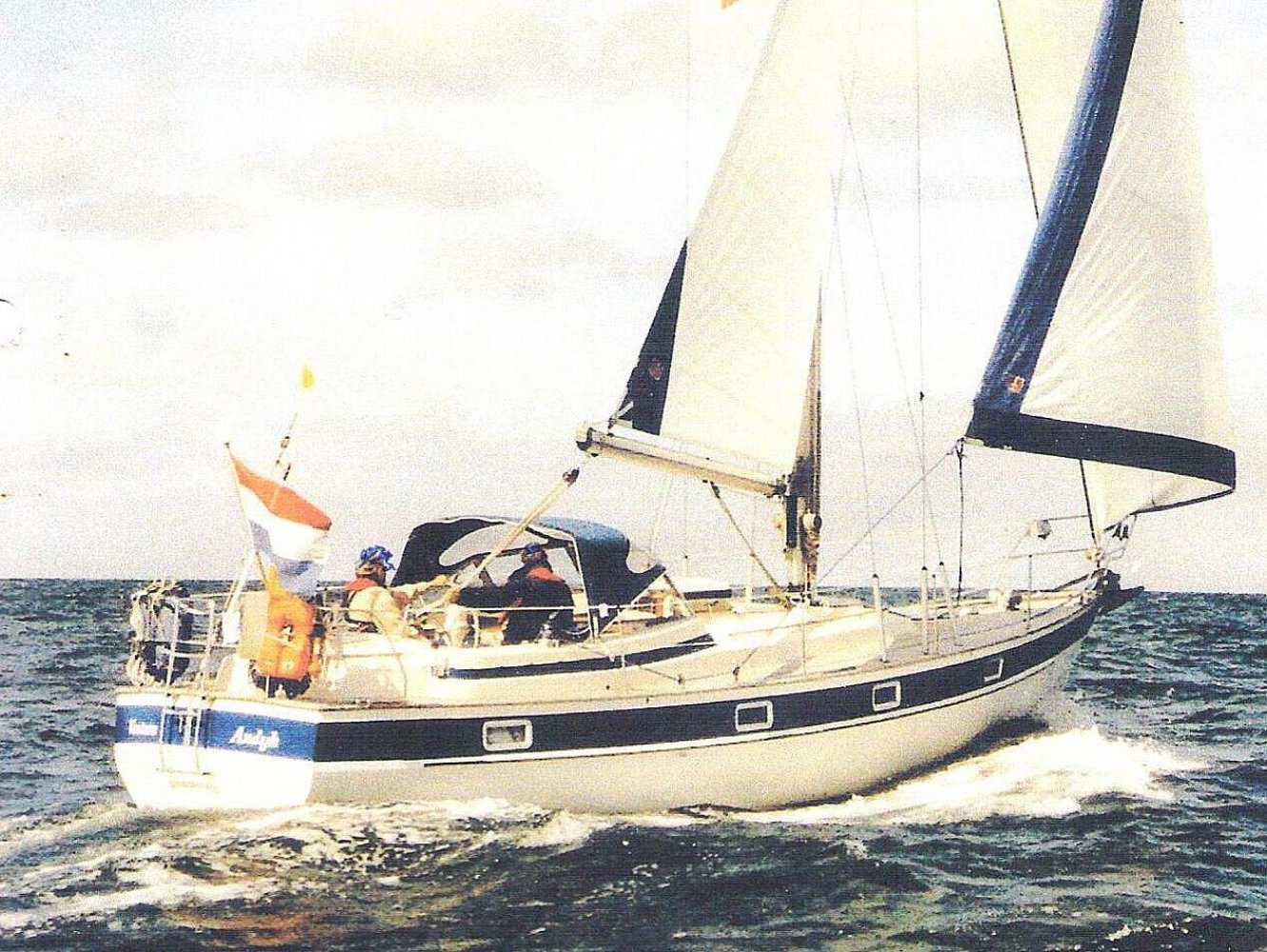 Hallberg Rassy 352 Scandinavian sailboat for sale | White Whale ...