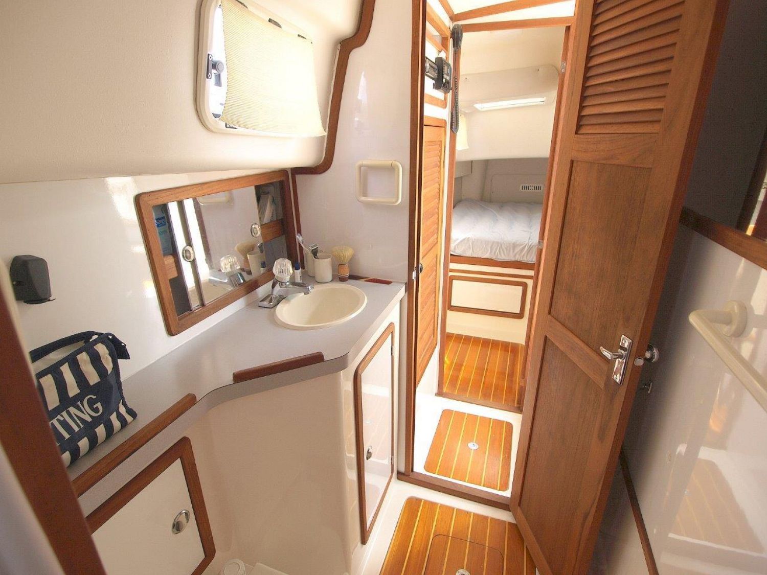 Endeavour 30 Catamaran sailboat for sale | White Whale Yachtbrokers
