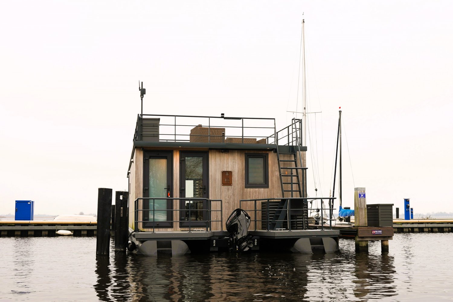 Castalia Met Koopligplaats 1460 X 500 Special Houseboat te koop | Huisboot